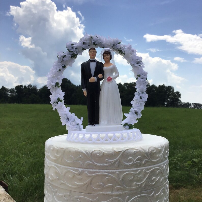 Wedding Cake Topper / Petite Size Cake Topper / Vintage Couple - Etsy