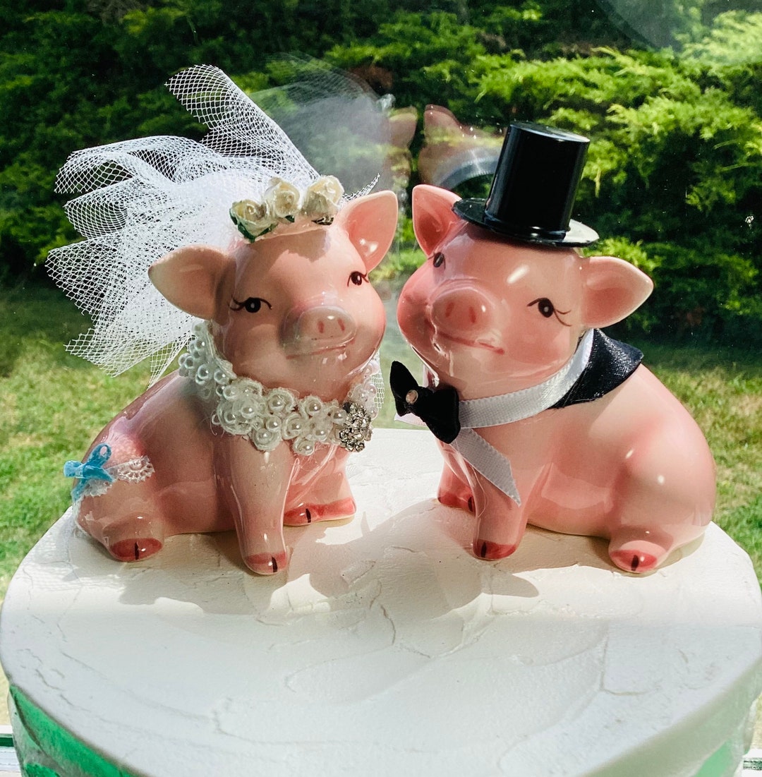 Bride & Groom Pig Wedding Cake Topper Barn Yard Collection Farm Cake ...