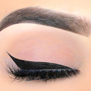 Dark purple liquid eyeliner store