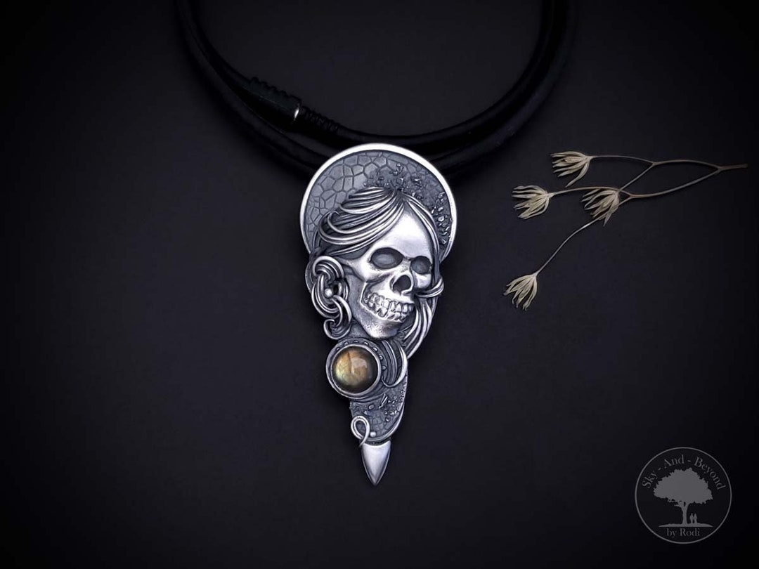 Karma II - Fine Silver Skull Pendant With Labradorite - Etsy