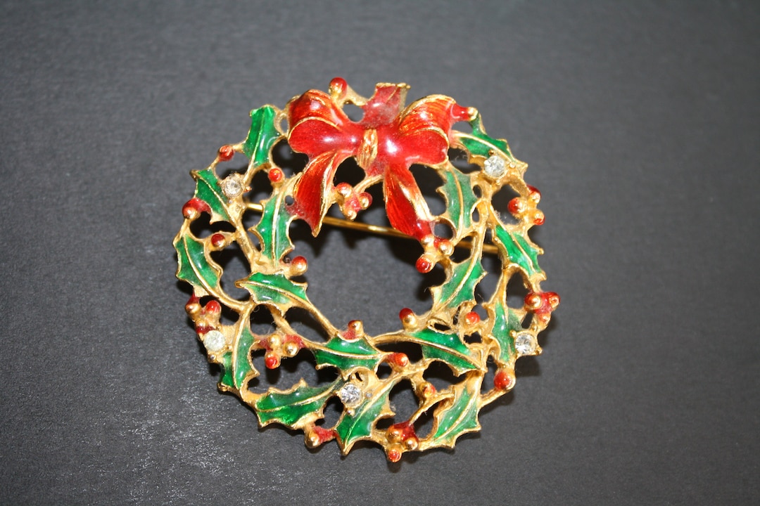 Beautiful Vintage Christmas Wreath Brooch Pin Red and Green Enamel ...