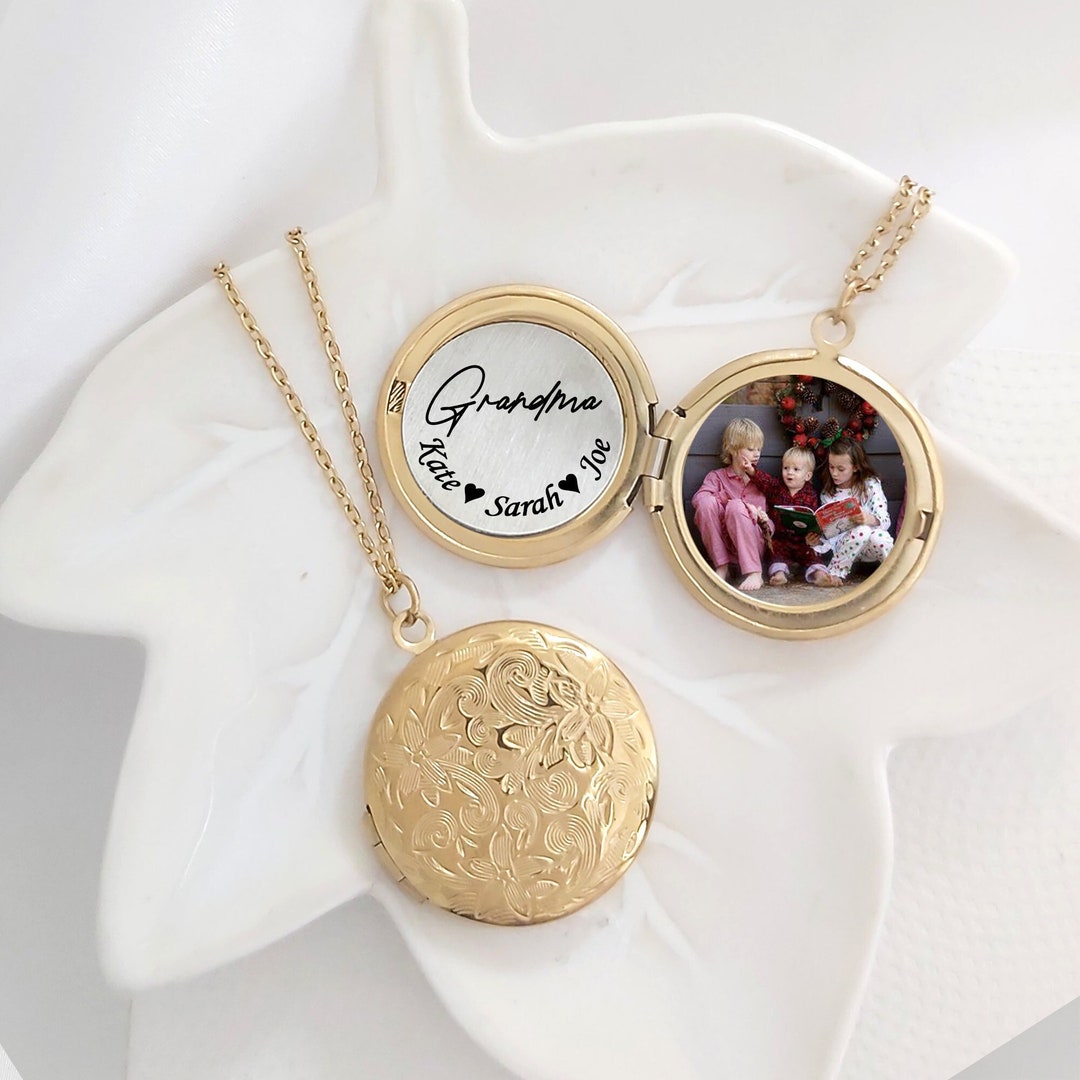 Personalized Gold Locket With Photo for Mom and Grandma Engraved With ...