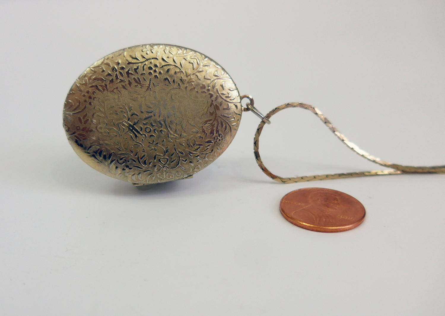 Large Gemstone Gold Tone Locket w/ Old Photos Chain Necklace - Multi ...