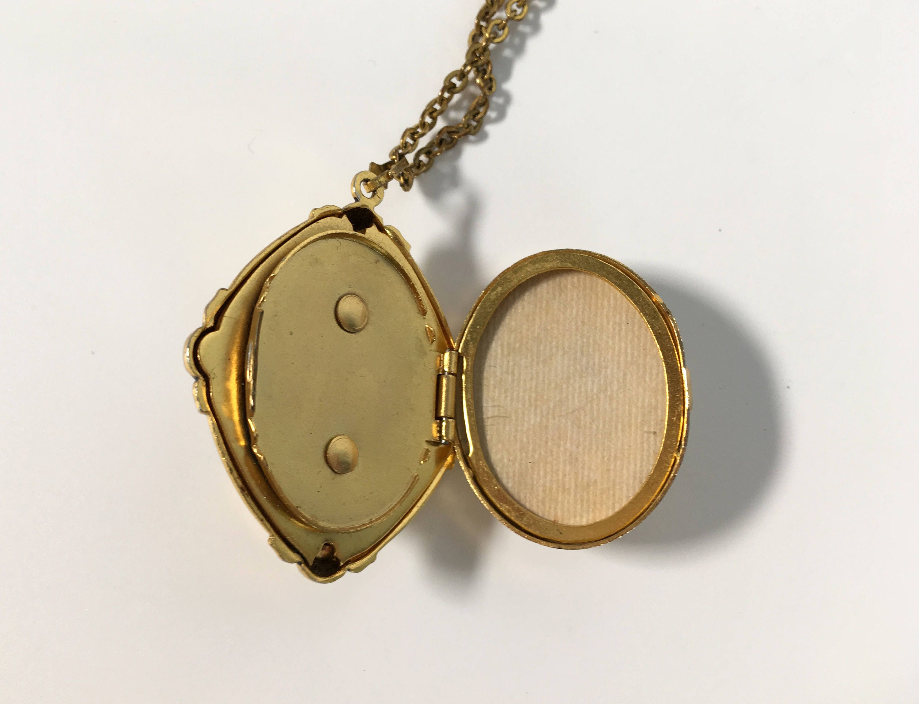 Vintage Large Oval Cameo Locket Necklace - Pink Cameo Locket in Gold ... Vintage Large Oval Cameo Locket Necklace - Pink Cameo Locket in Gold ...