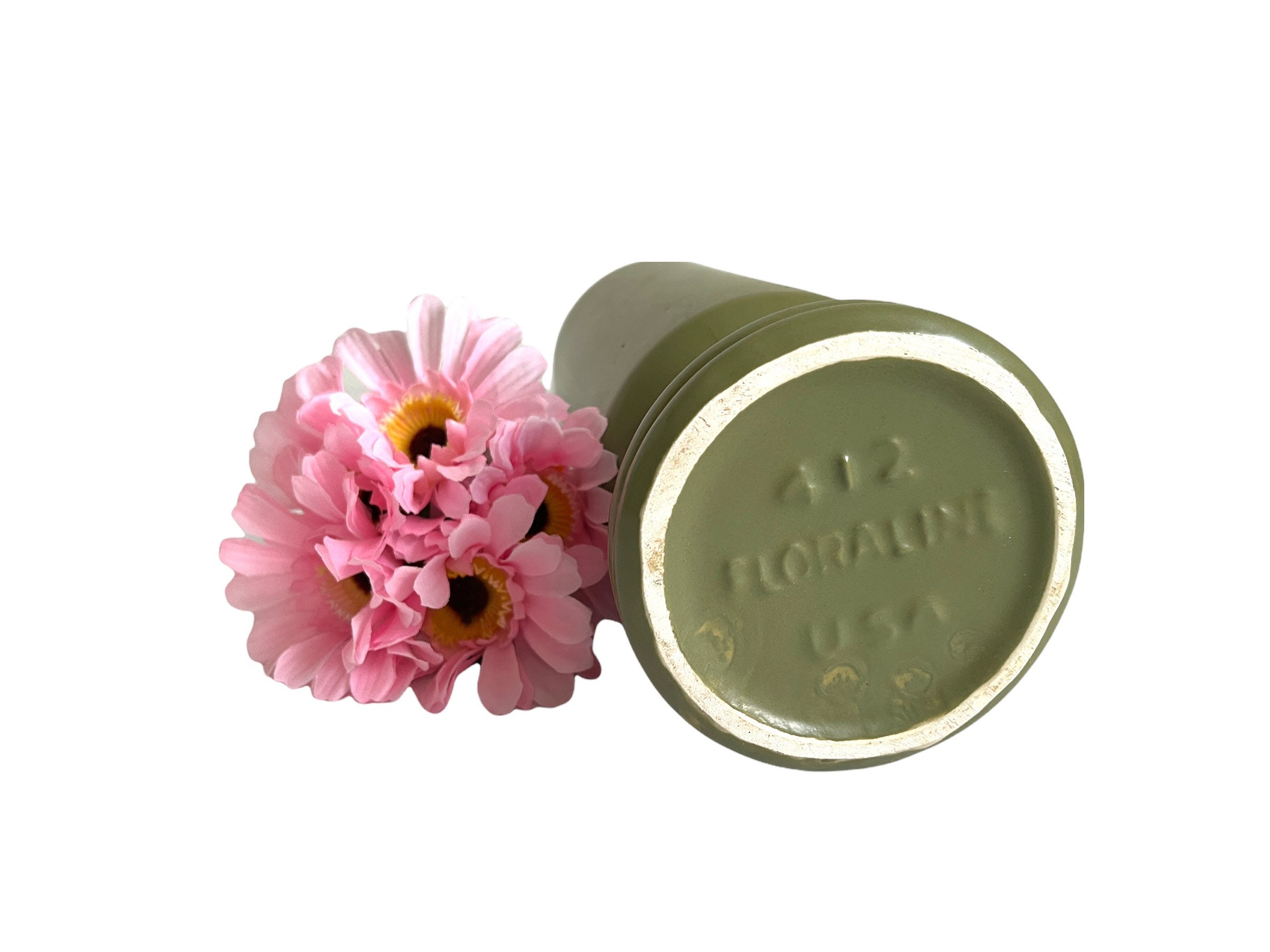 Vintage Floraline Pottery Vase McCoy Pottery #412 - Avocado Green Matte ...