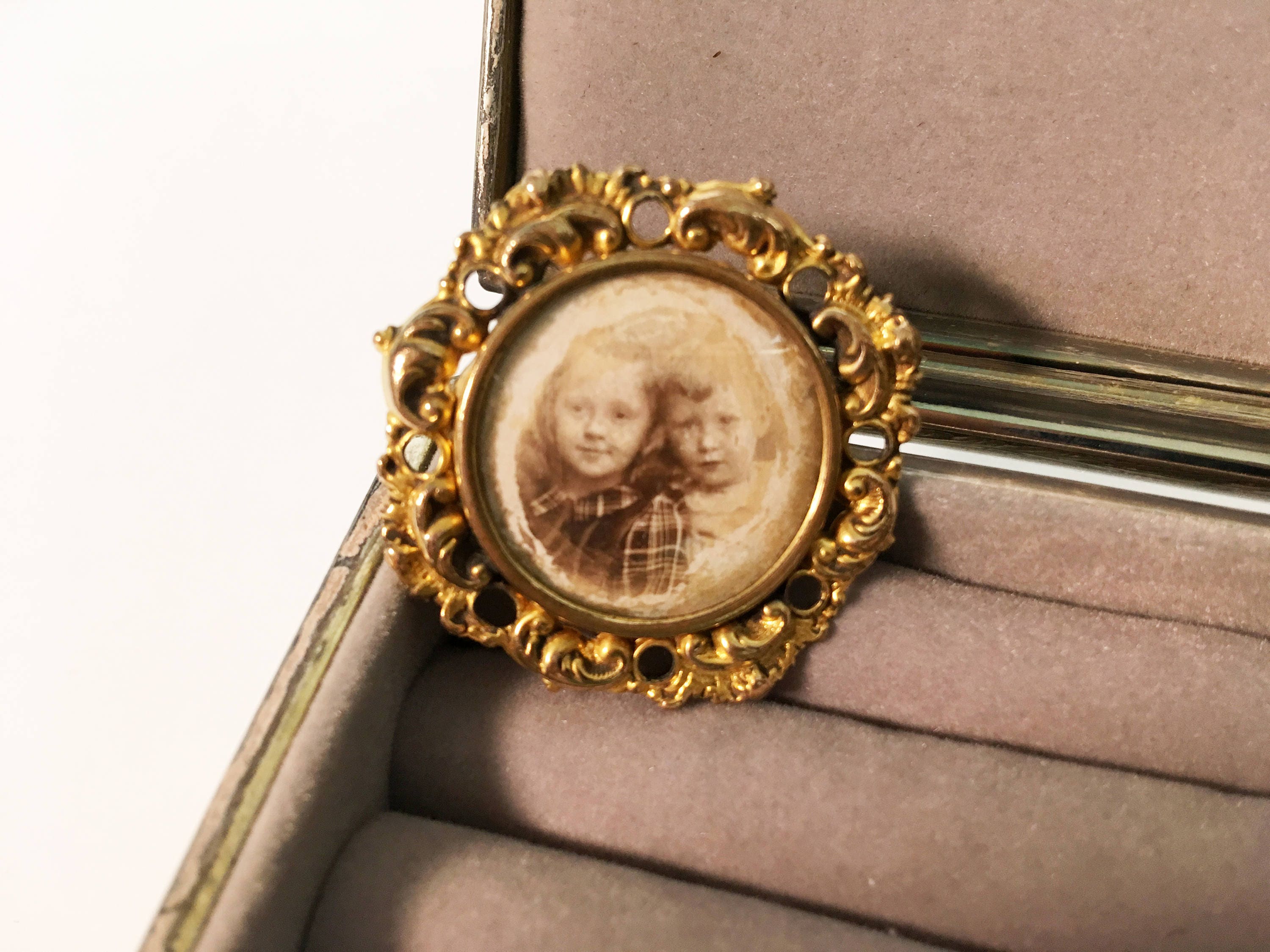 Ornate Gold Tone Victorian Brooch Pin - Gold Tone Victorian Oval Pins ...