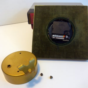 Vintage Guild Crest Clock Ornate Gold Filigree Table Clock W/ Stand Mid ...