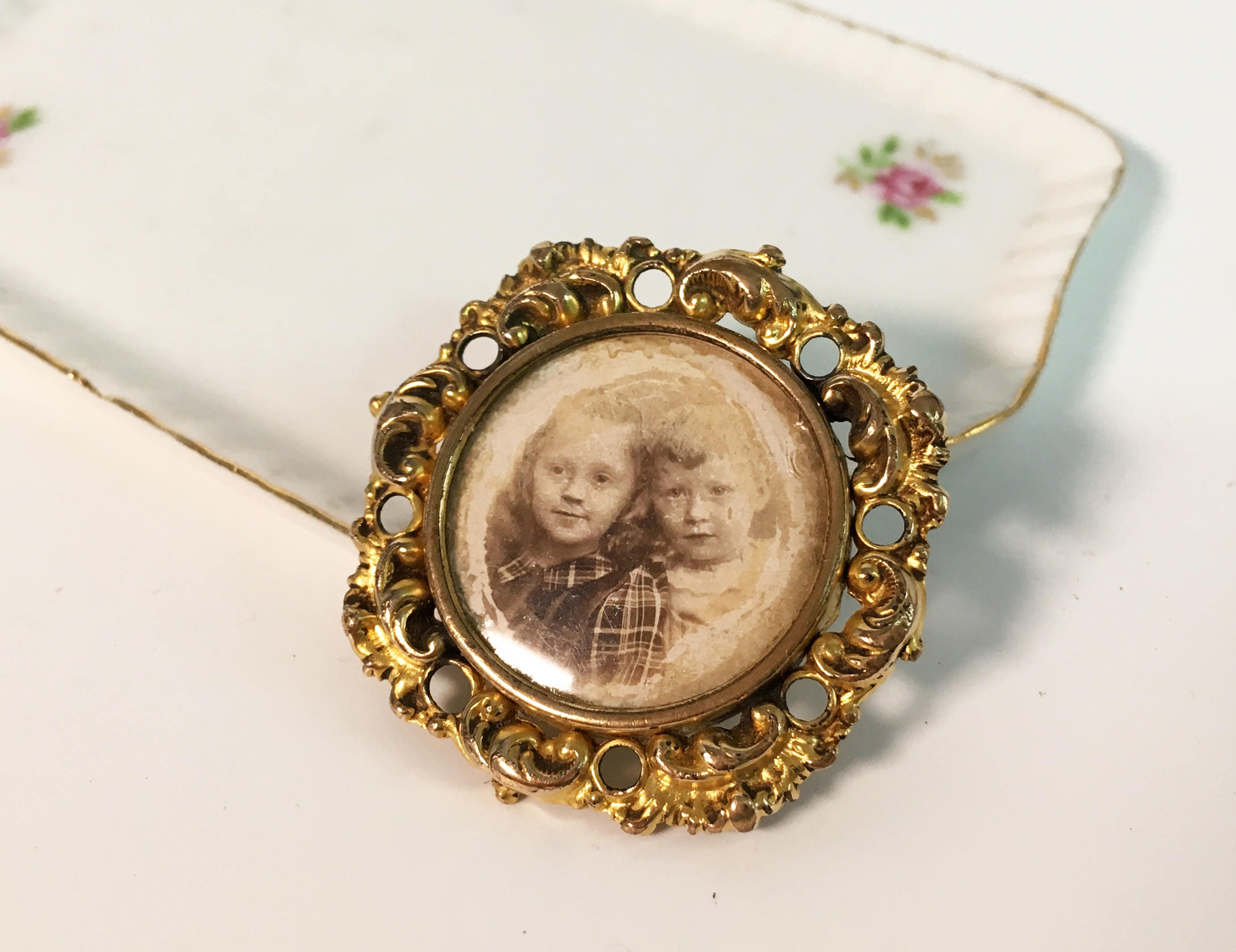 Ornate Gold Tone Victorian Brooch Pin - Gold Tone Victorian Oval Pins ...