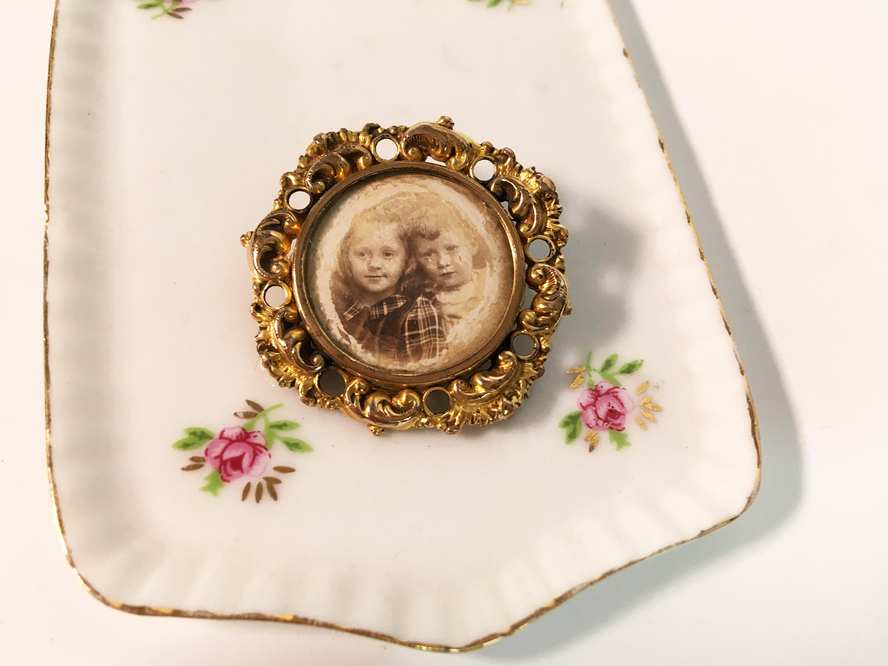 Ornate Gold Tone Victorian Brooch Pin - Gold Tone Victorian Oval Pins ...