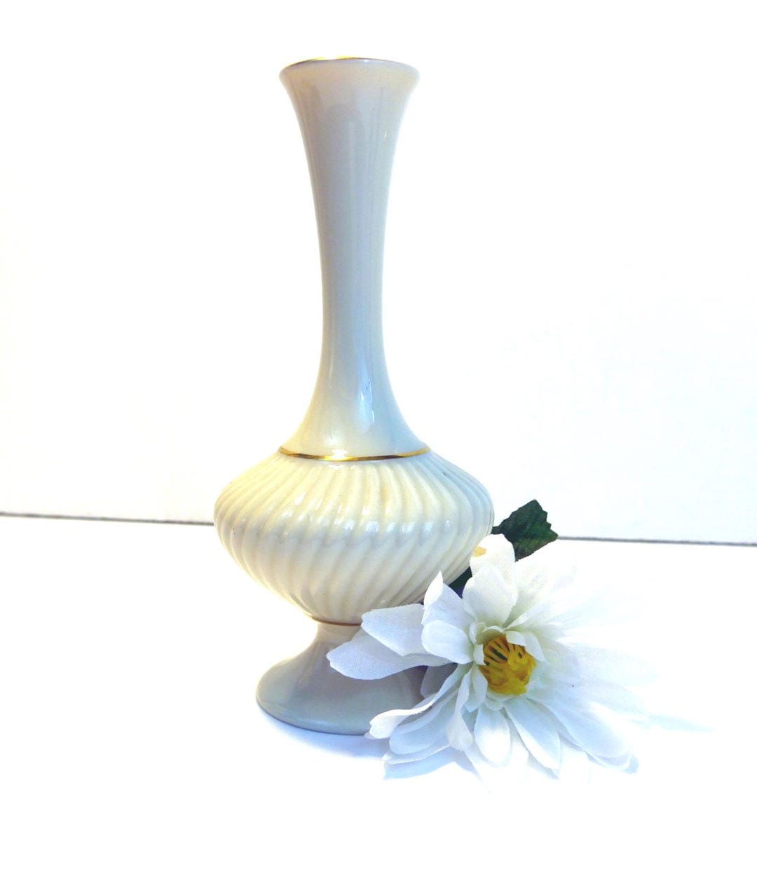Vintage Lenox Savoy Bud Vase – White Swirl Ribbed China, Gold Trim - Etsy