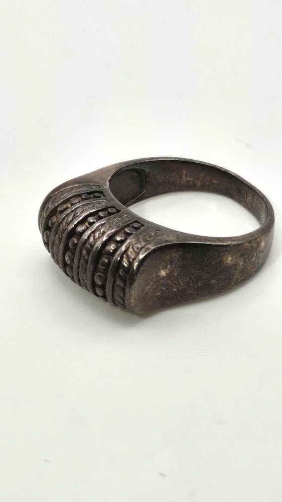 silver textured ring - Gem