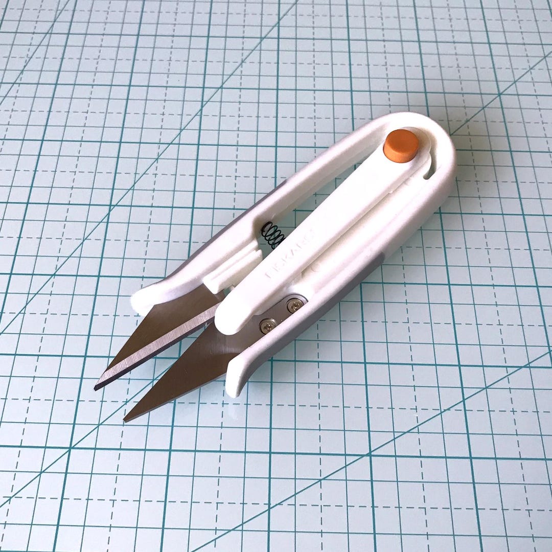 Fiskars Ultra Sharp Thread Snips, Thread Cutter, Embroidery Tools ...