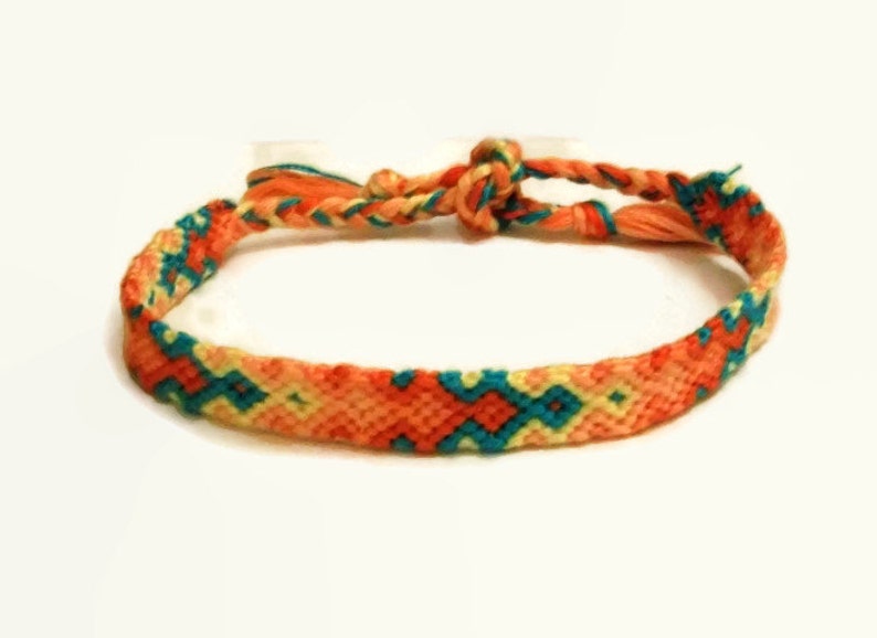 Summer Tropical Sunset Color Themed Decending Diamond Arrowhead Pattern ...
