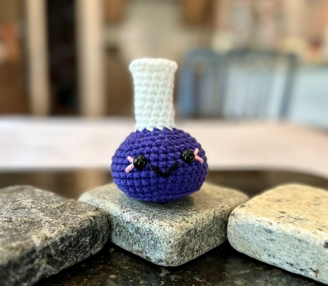 Crochet Florence Flask, Science Gift, Amigurumi Lab Decor - Etsy