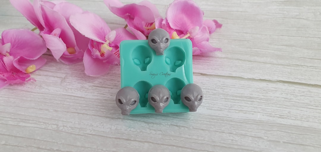 4 Pcs Alien Head 3D Mold, 1 Cm, for Resin, Polymer Clay, Wax, Soap ...