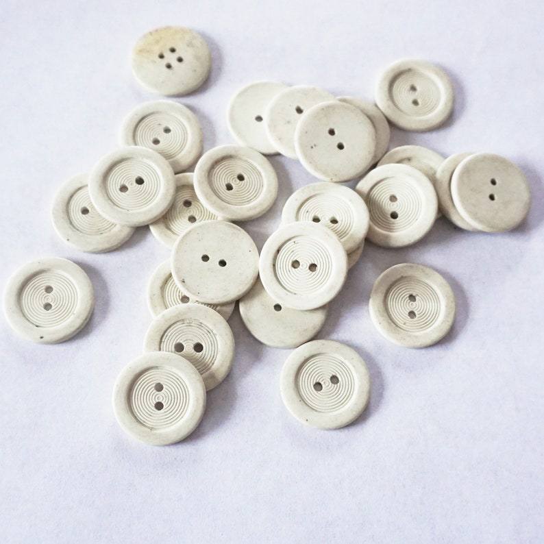 RETRO BUTTONS From the 1920s-1940s White 2-hole Button, 20mm 0,8inches ...