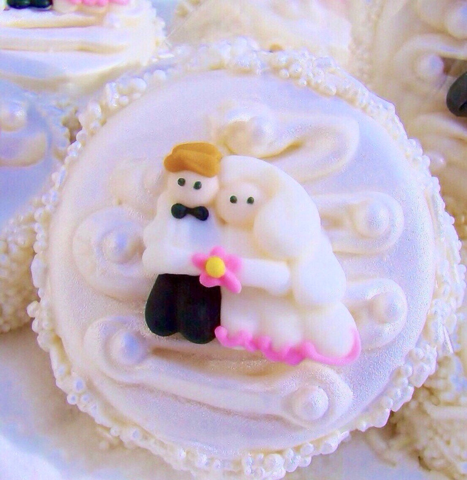 Mr and Mrs Chocolate Oreos Custom Cookie Bridal Shower Favors Unique ...