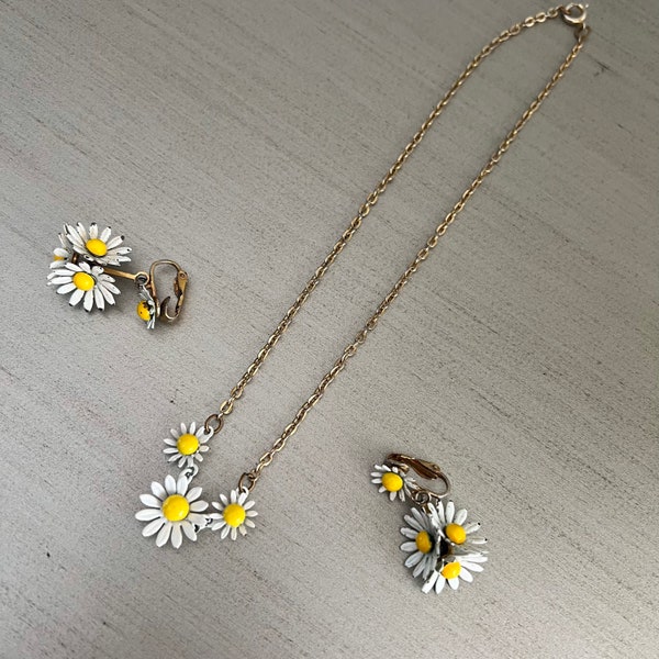 Daisy Necklace - Etsy