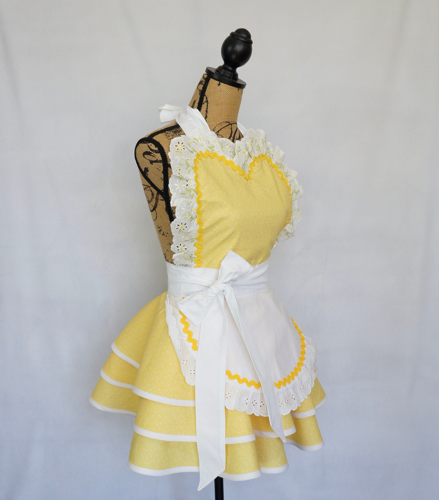 Retro Style Apron Yellow Spring Theme Ruffles Vintage Style Full Size ...