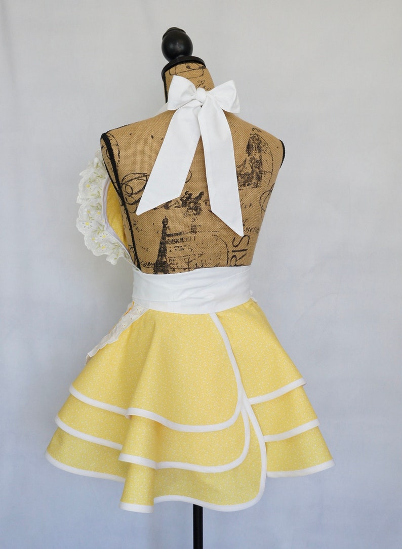 Retro Style Apron Yellow Spring Theme Ruffles Vintage Style Full Size ...