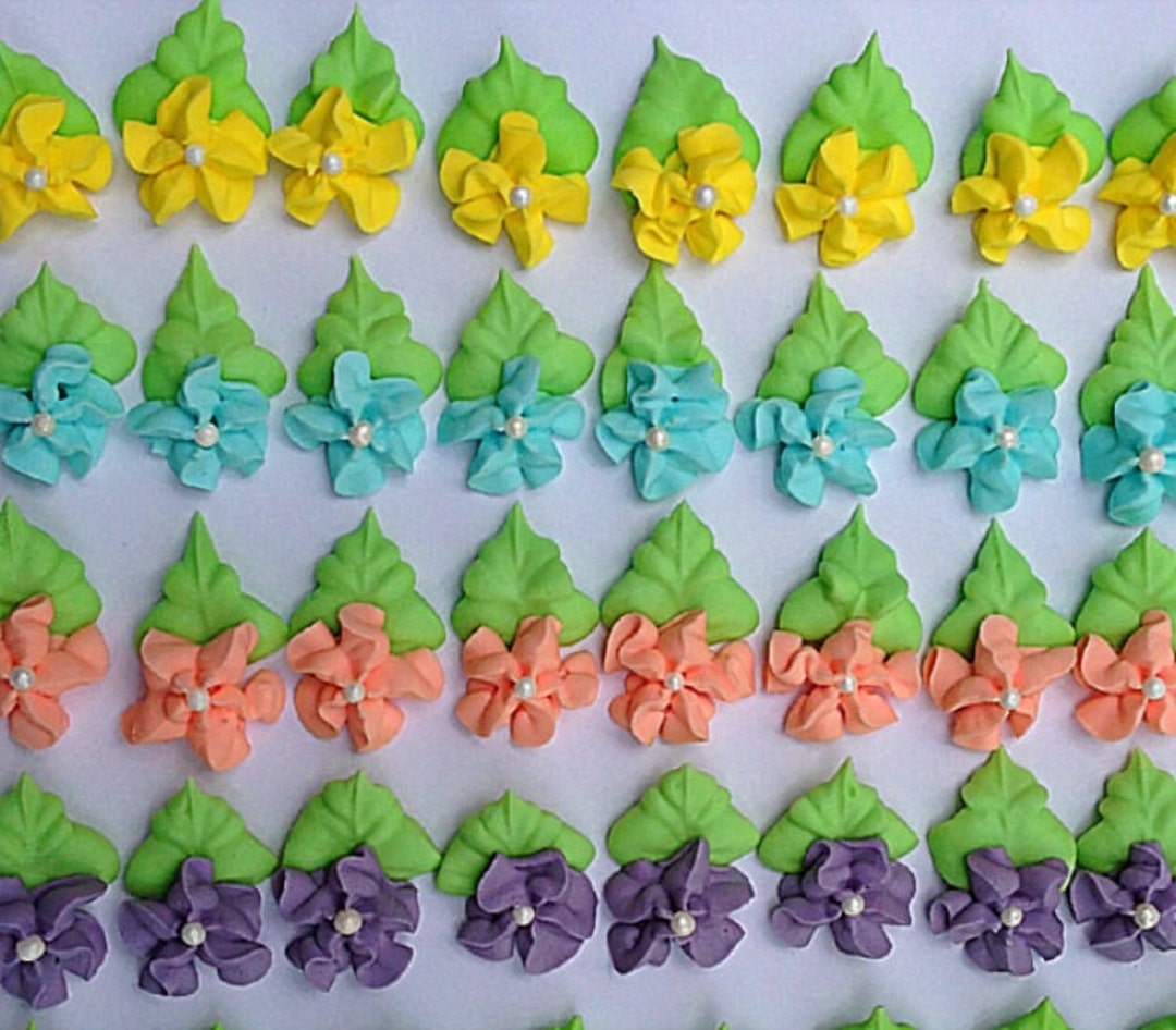 100 Count Royal Icing Decorations Edible Flowers and Leaves in Lilac ...