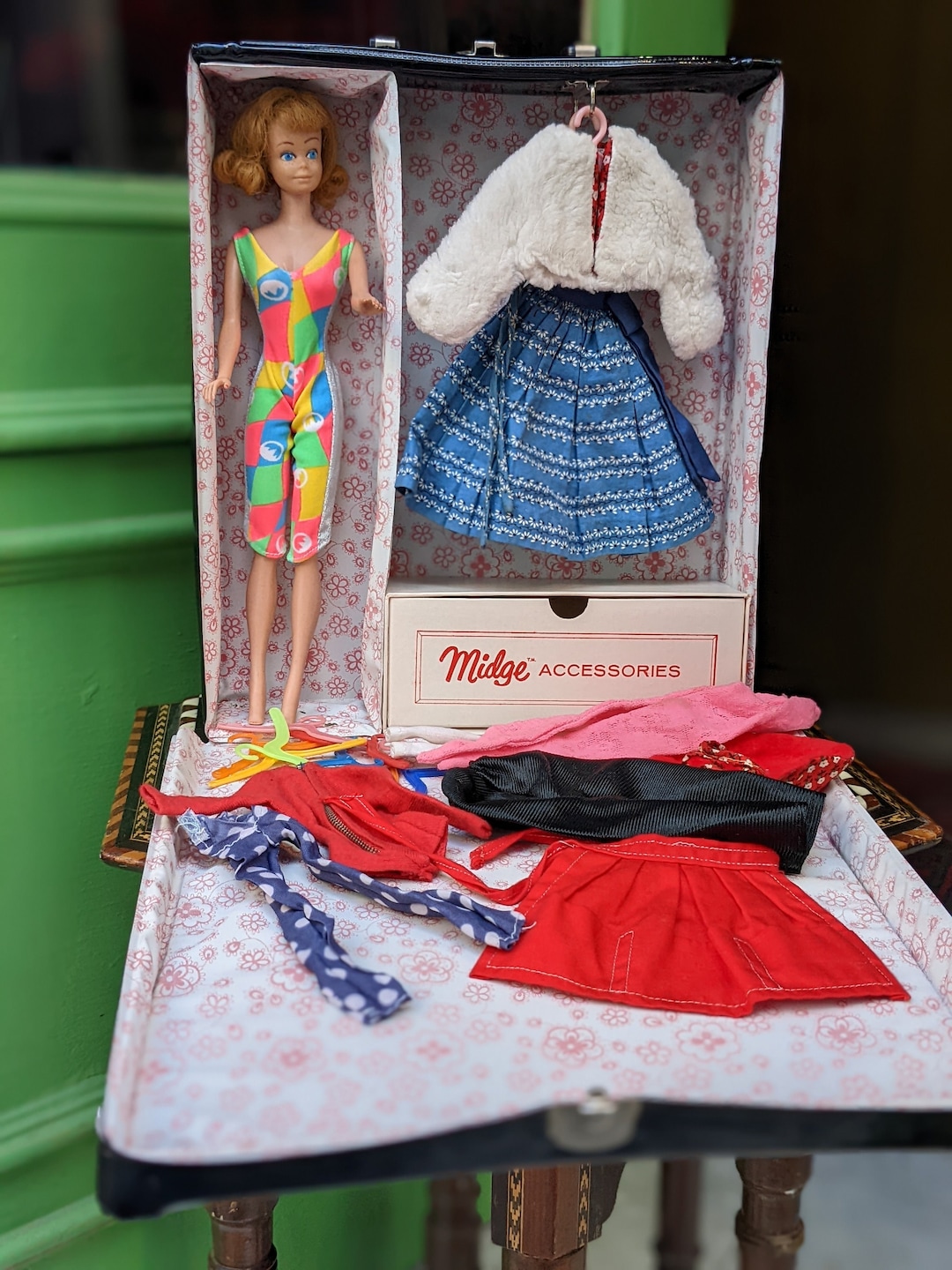 Vintage Midge Doll With Dollcase and Outfits Barbie // Barbie Vntage - Etsy