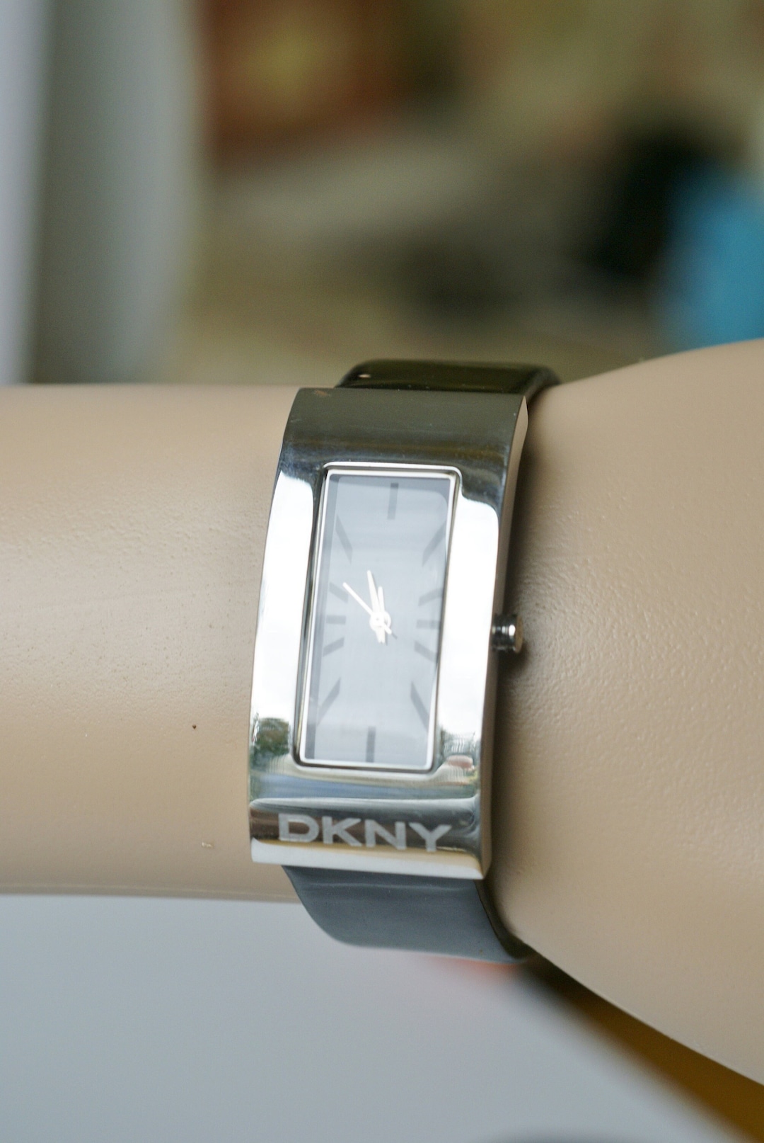 Vintage DKNY Ladies Analog Wristwatch - DKNY Modern Black Silver Womens ...
