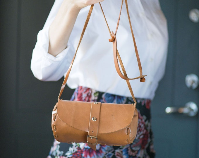 Leather Barrel Purse Vintage. Tan Barrel Clutch hand Made. 90s Fashion ...