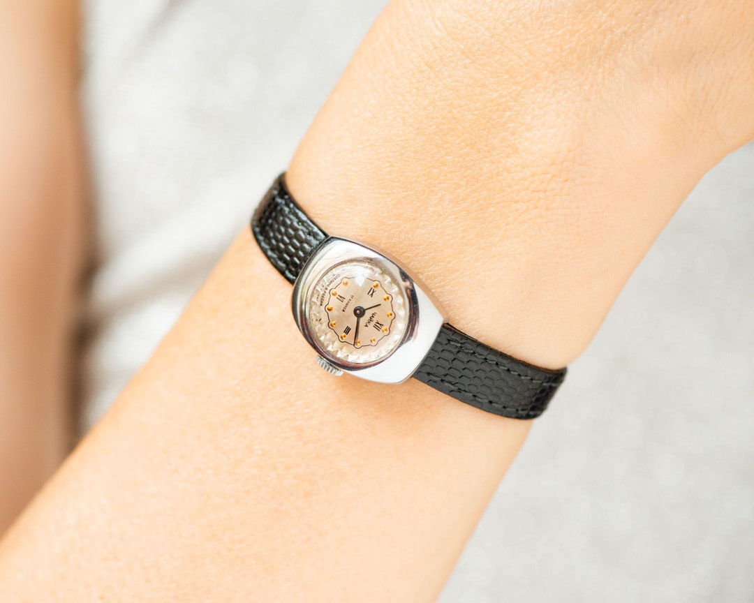 Retro Women Watch Chic Small Silver Shade Wristwatch CHAIKA Gift ...