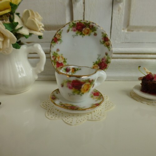 Red Roses Dollhouse Miniature Teacup and Saucer - Etsy