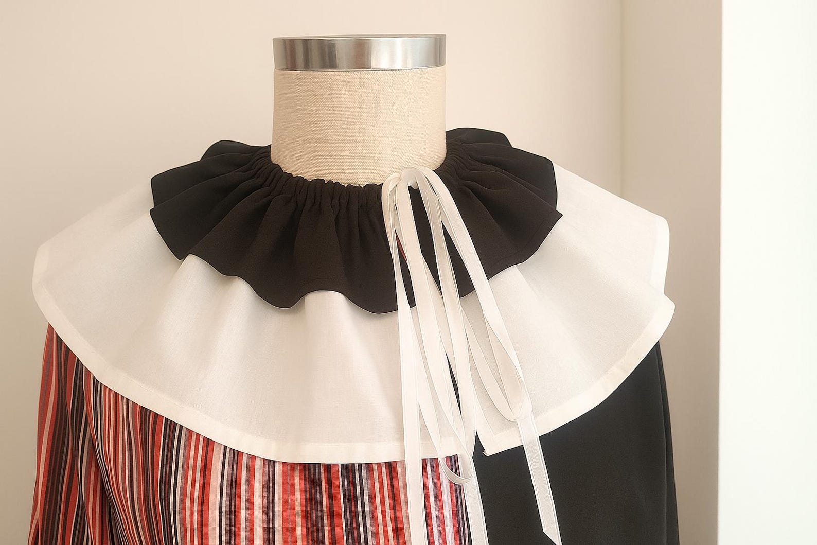 Clown Jester Ruff Collar and Hat Harlequin Halloween Outfit Pierrot ...