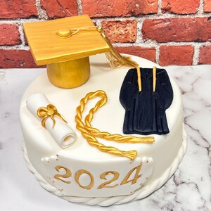 3D Graduation Cake Fondant Toppers ~ Dummy / Faux Cake. Graduation Cap ...
