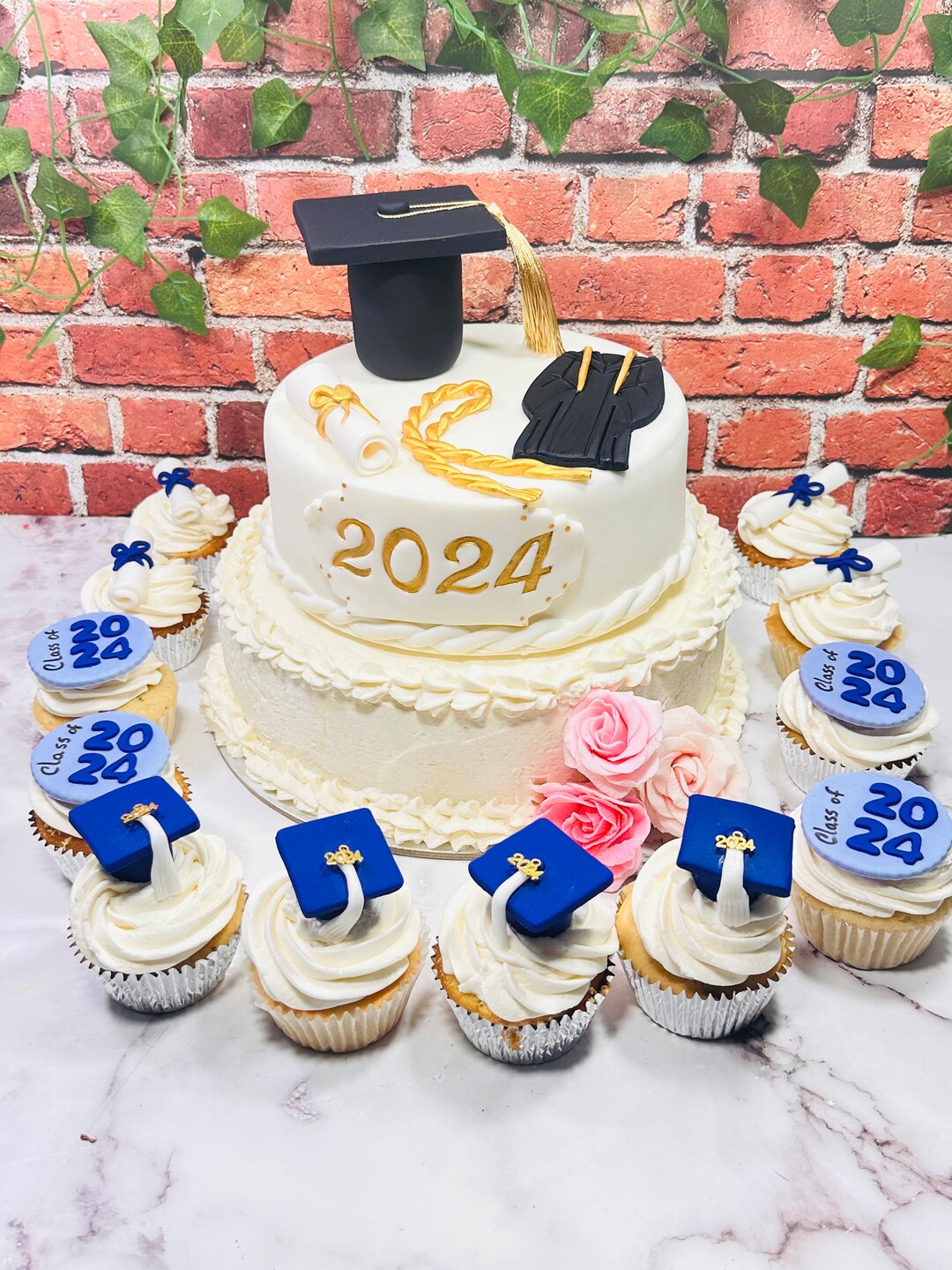 Graduation Cupcakes and Dummy Cake Fondant Toppers ~ - Etsy