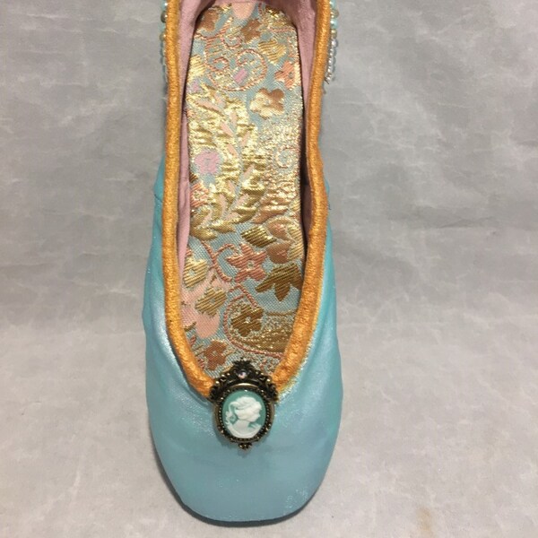 Nutcracker Pointe Shoe - Etsy