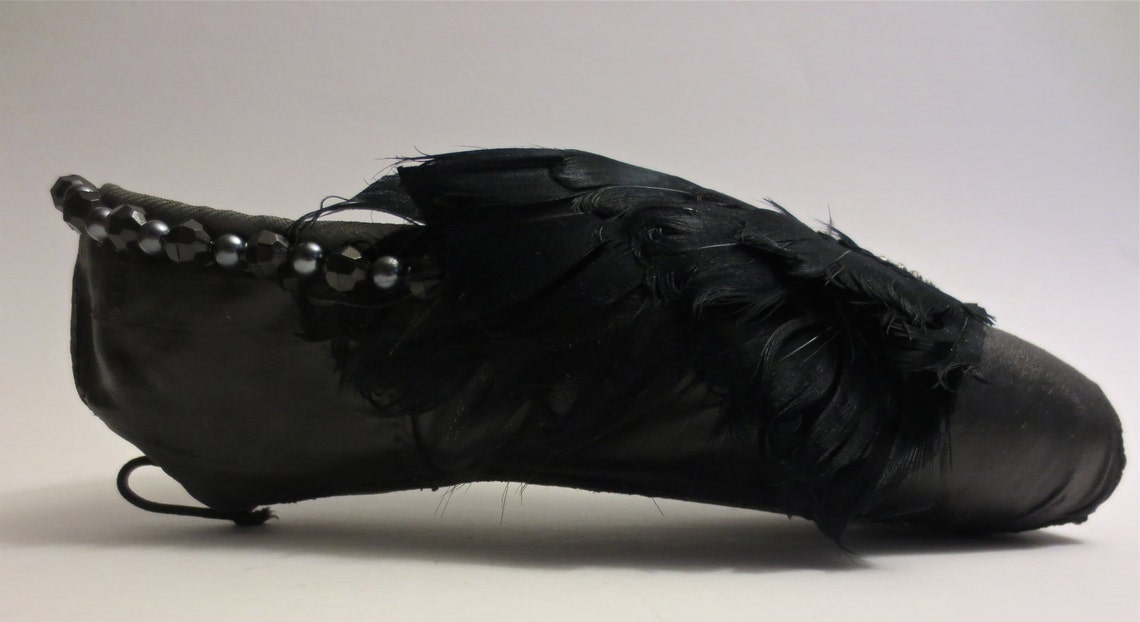Black Swan - Decorated Pointe Shoe O.o.a.k. - Etsy