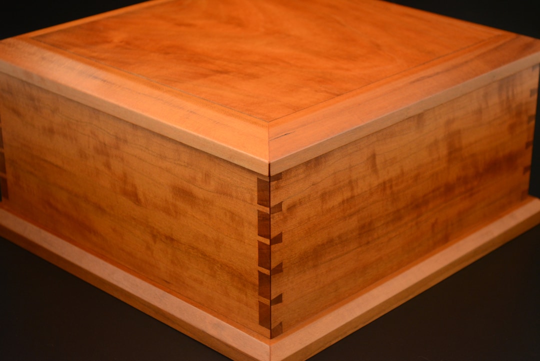 BEAUTIFUL Dovetail Box Made in CHERRY Jewelry Trinket Keepsake ...