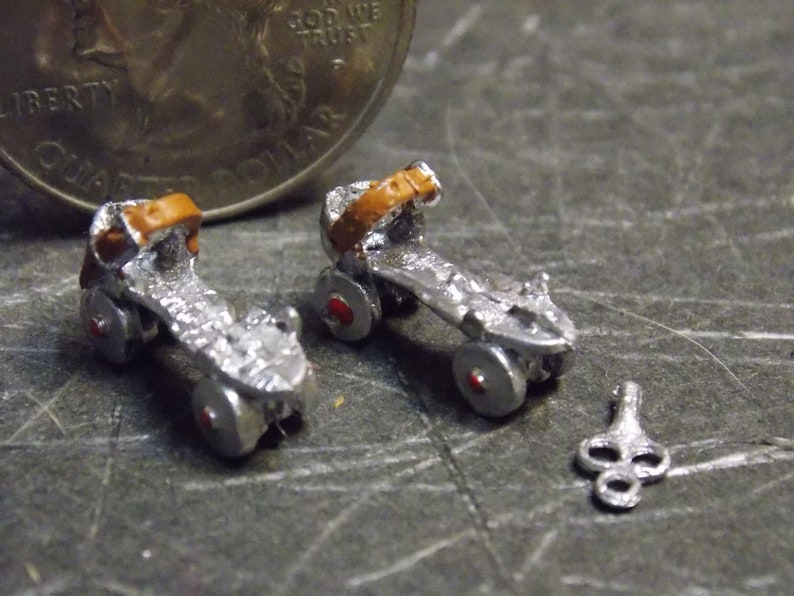 Dollhouse Miniature Old Fashion Strap Style Roller Skates & Key 1:12 ...