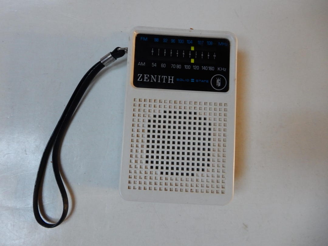 Zenith Solid State Transistor Radio - Etsy