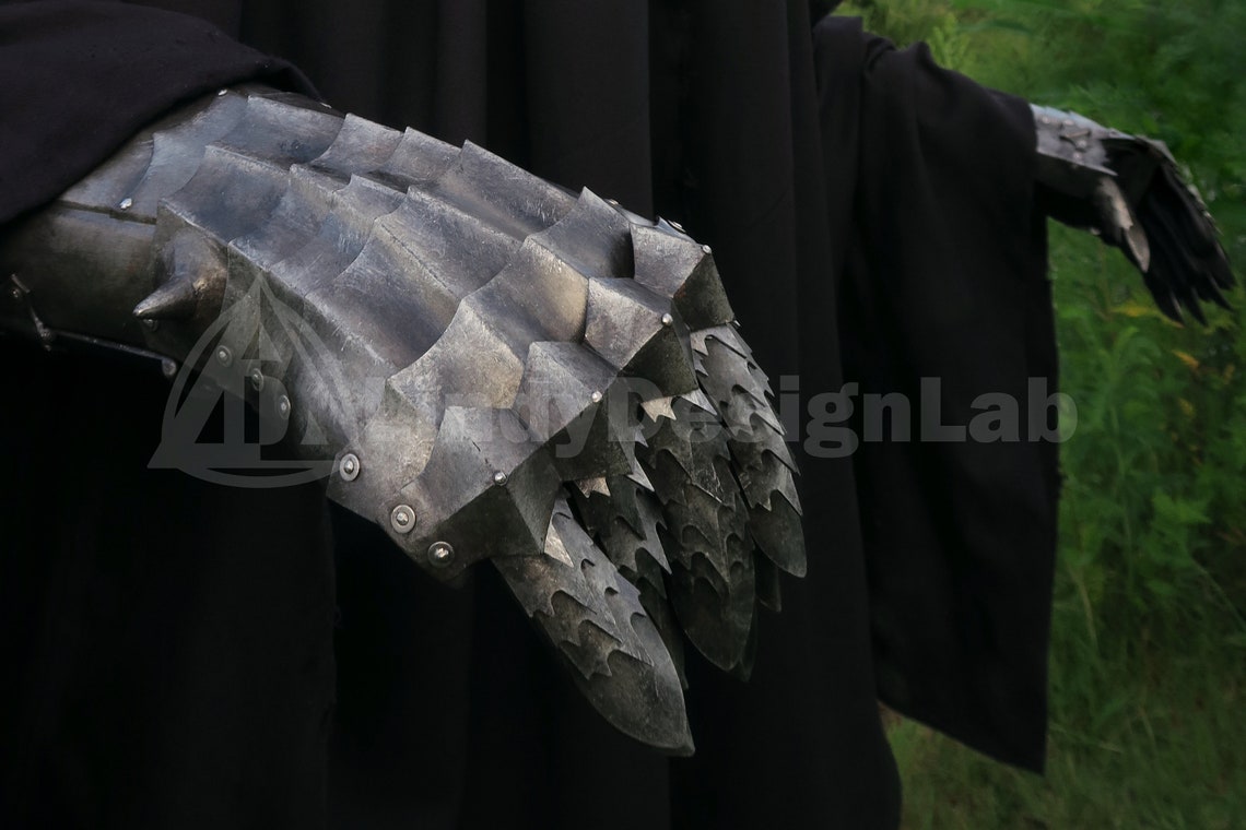Ringwraith Gothic Gauntlets 3D Model - Etsy
