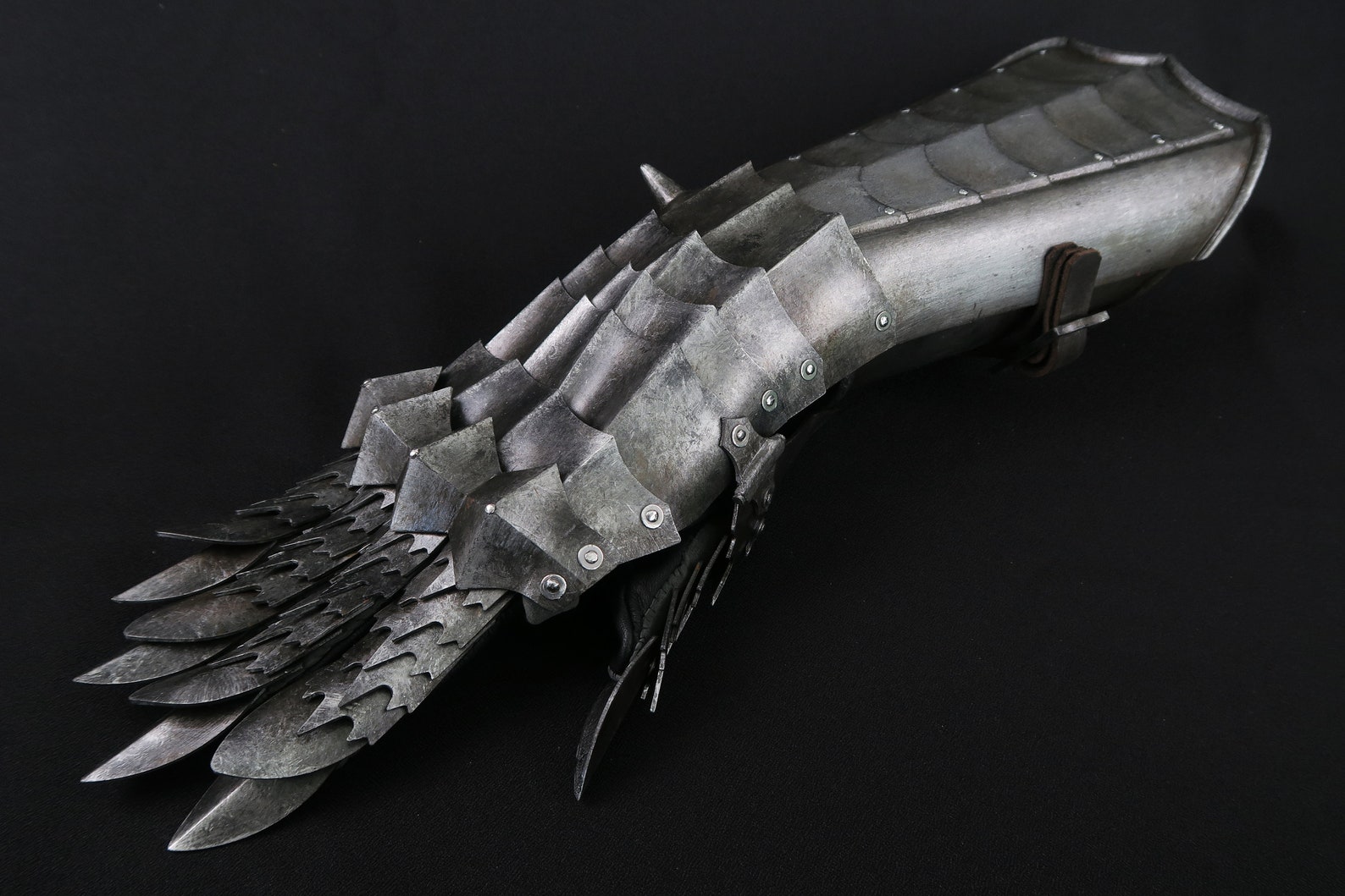 Ringwraith Gothic Gauntlets 3D Model | Etsy