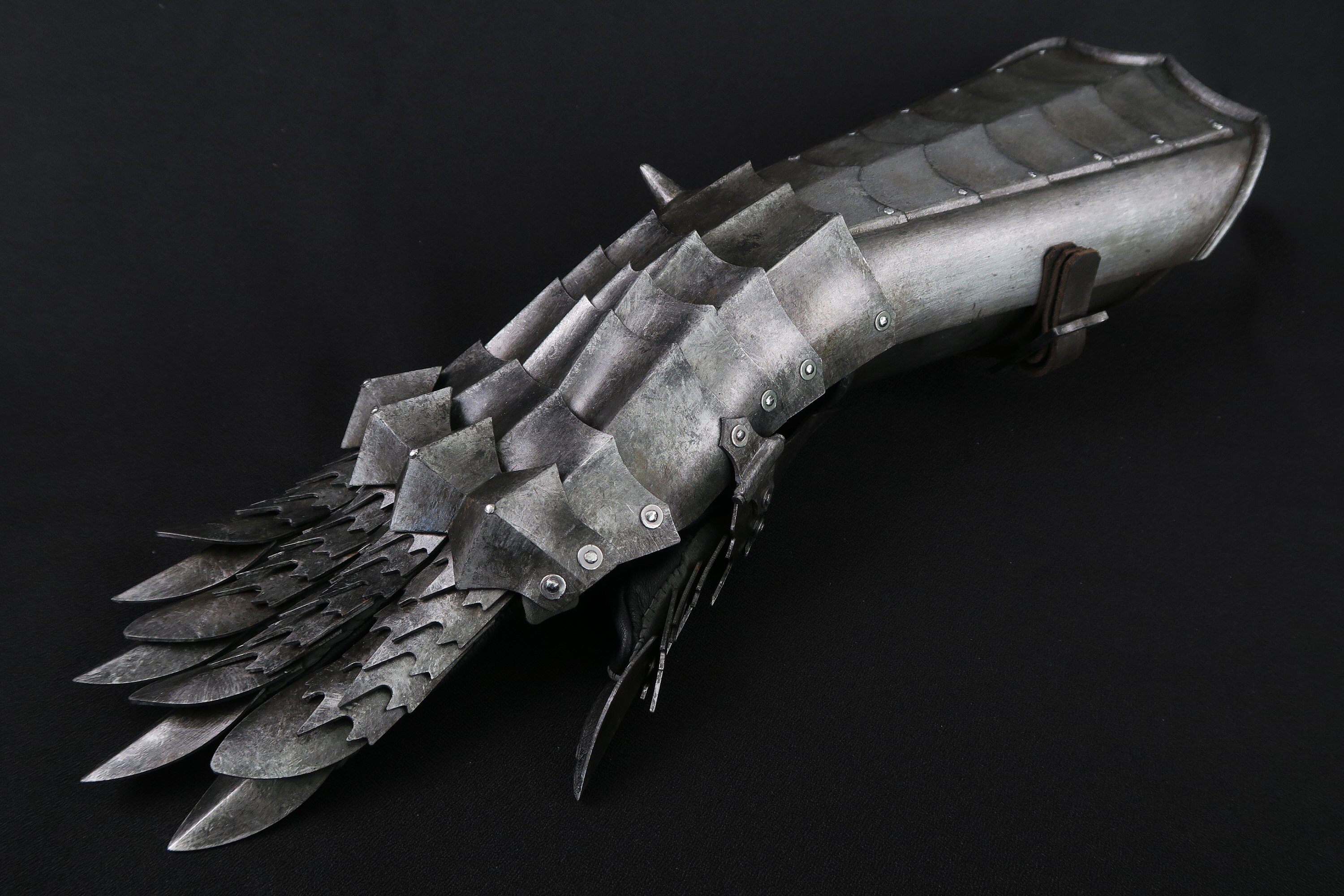 Ringwraith Gothic Gauntlets 3D Model | Etsy