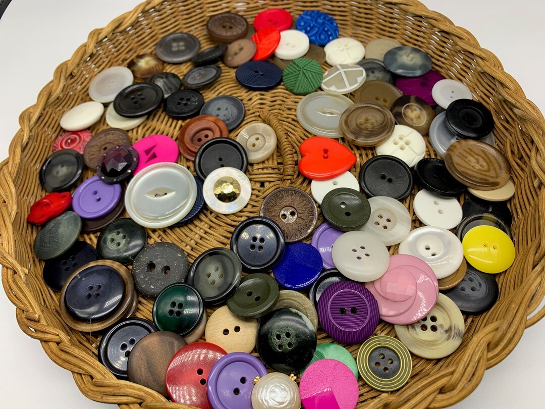 BASKET of 101 VINTAGE LOOSE Buttons - Etsy