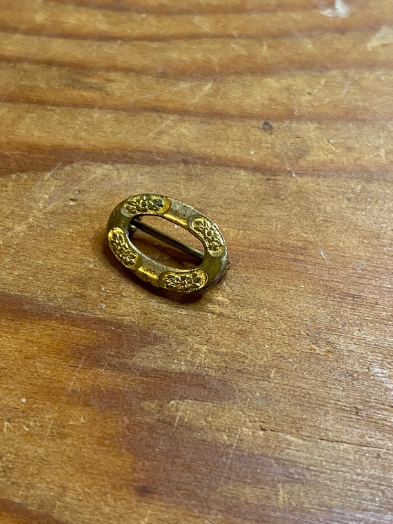 Small Gold Oval Pin with designs - Gem