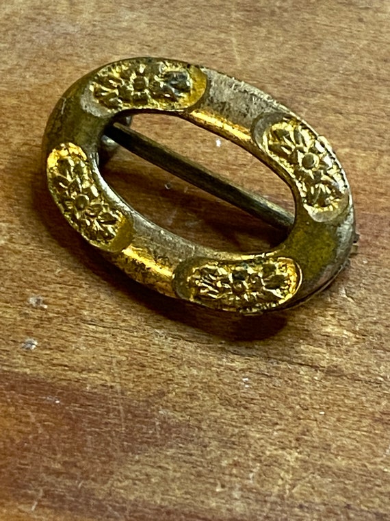 Small Gold Oval Pin with designs - Gem