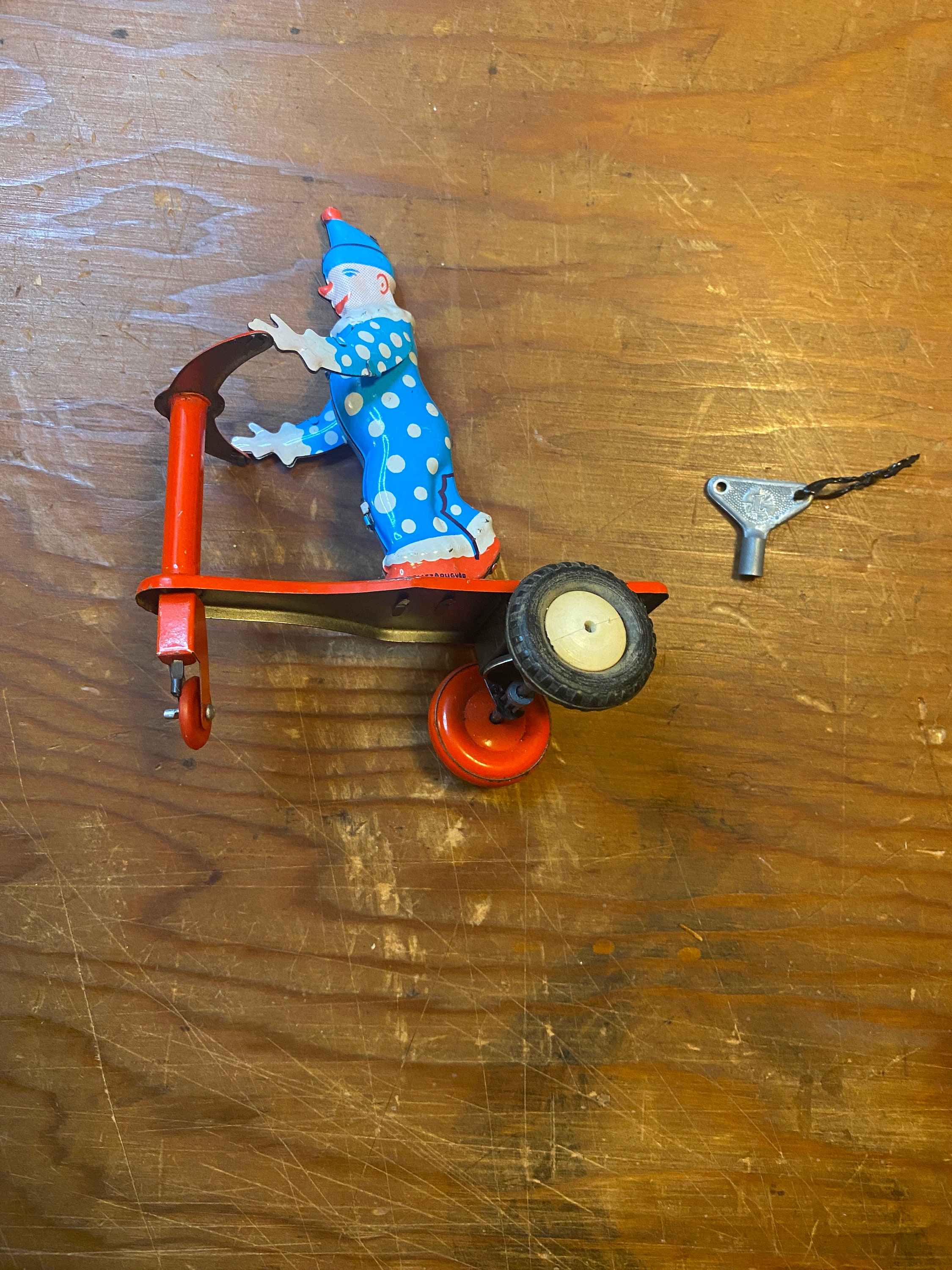 Lemezarugvar Clown Wind up Toy - Etsy