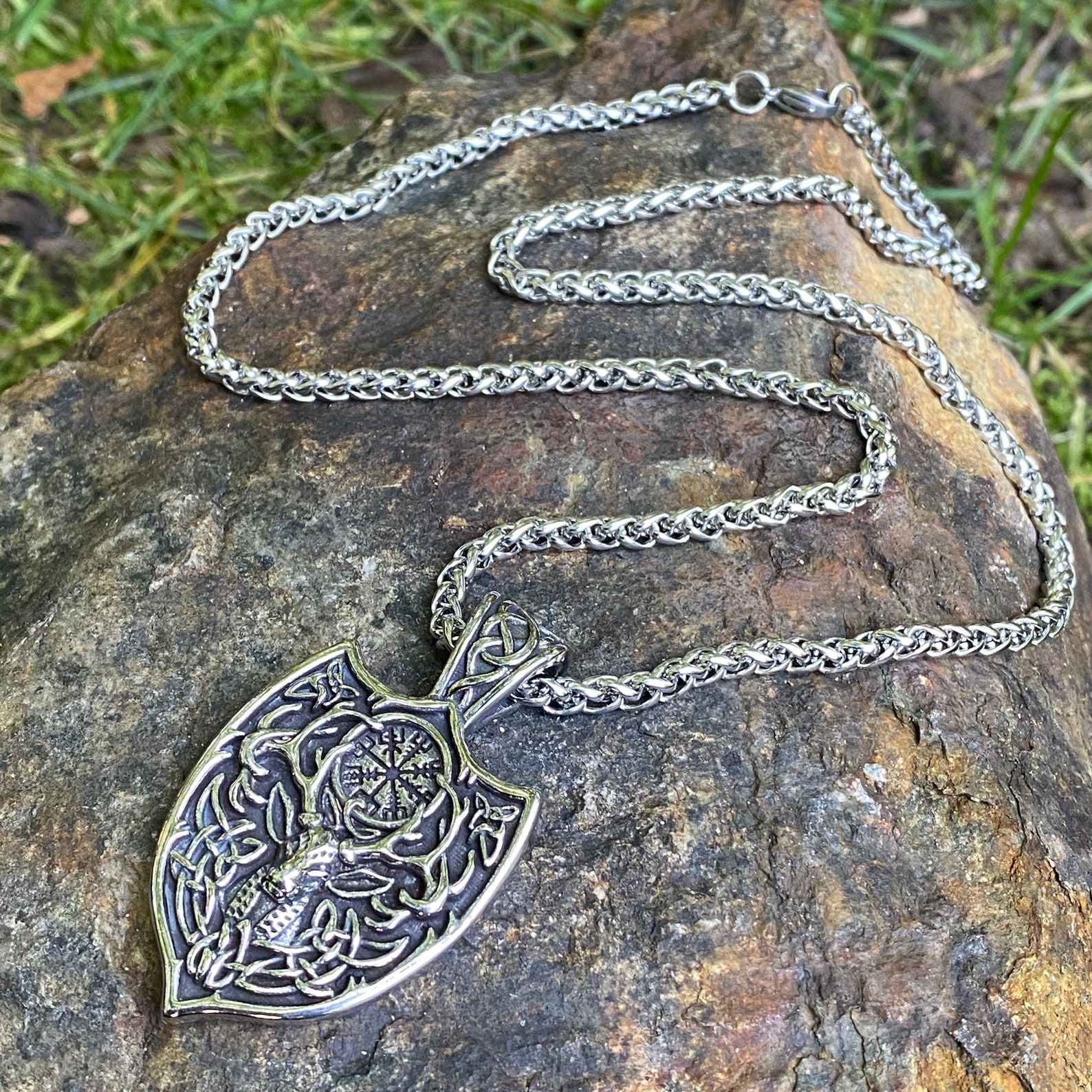 HN67 Celtic Knot Buck Deer Shield Inox Steel Pendentif sur 3MM - Etsy ...