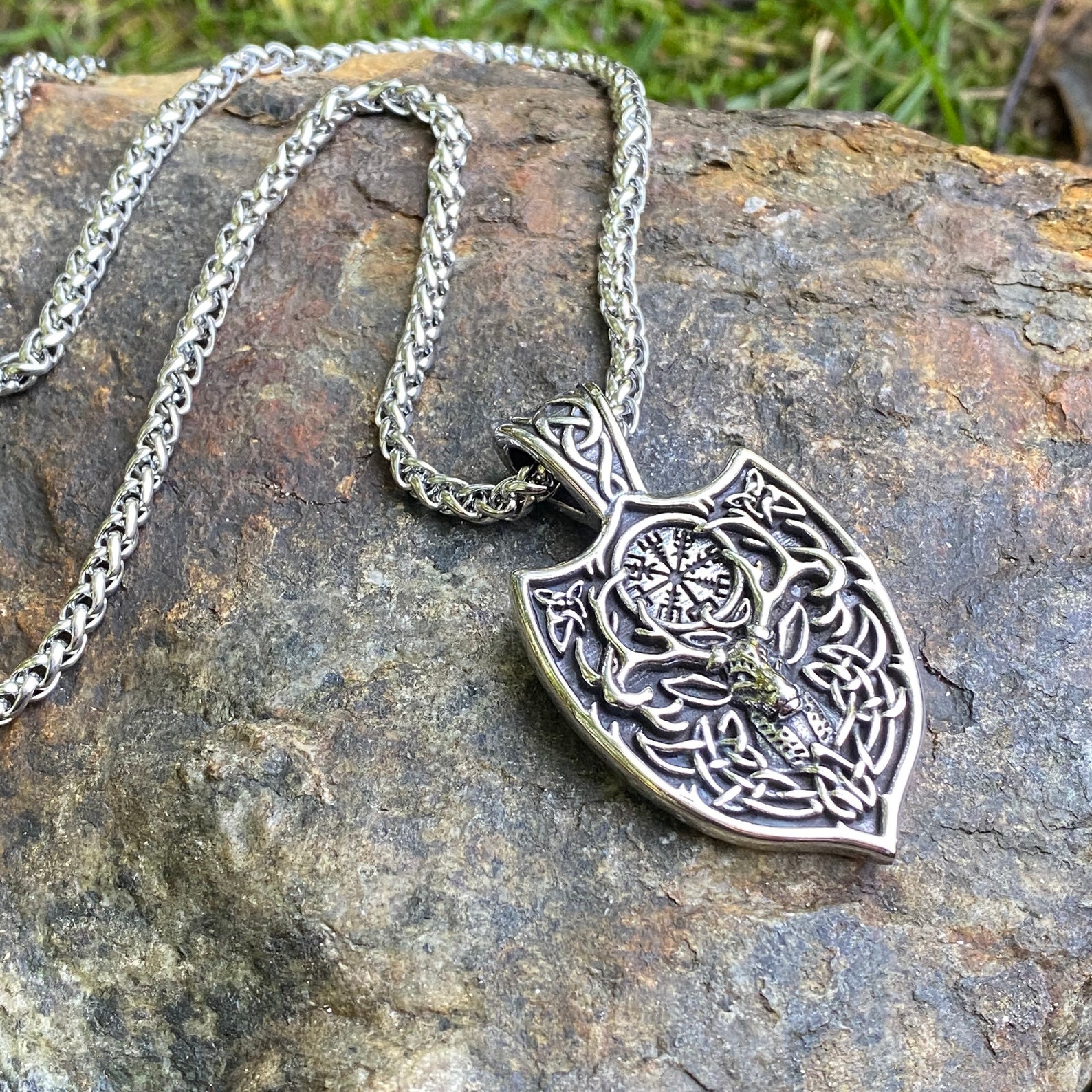 HN67 Celtic Knot Buck Deer Shield Inox Steel Pendentif sur 3MM - Etsy ...