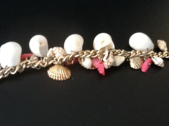 Beautiful vintage sea shell charm bracelet with toggl… - Gem
