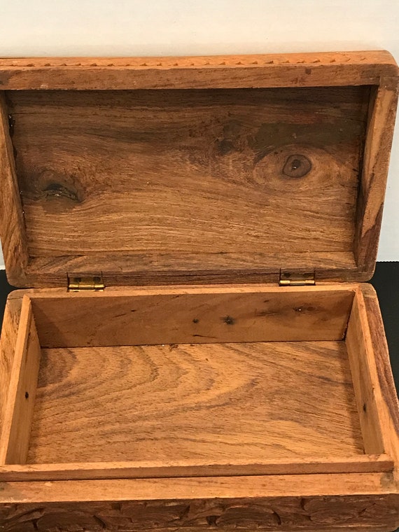 Vintage hand carved sheesham wooden box - Gem