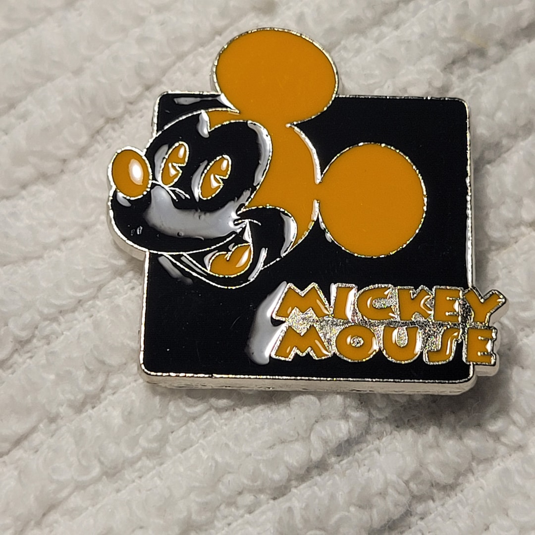 Mickey Mouse Holloween Disney Needle Minder - Etsy